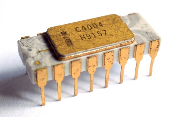 Une calculatrice à l’origine du premier microprocesseur : l’Intel 4004 ...